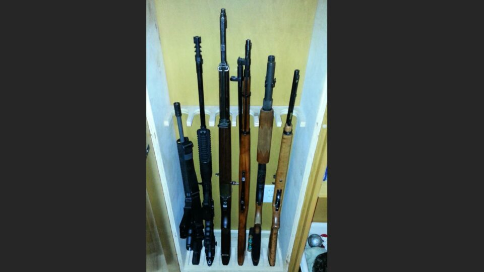 35 Easy DIY Gun Wall Mount Rack Displays (Free Plans)