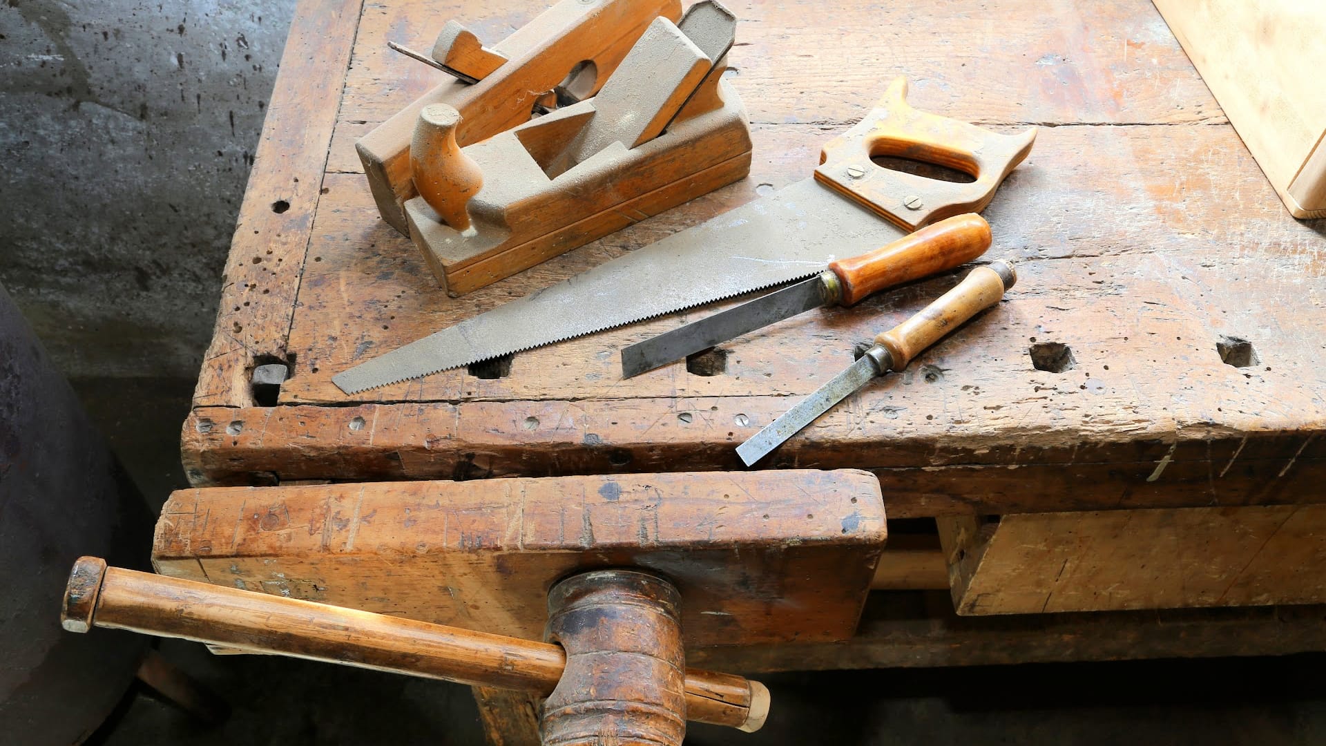 17 Free DIY Workbench Plans: Easy Woodworking Project